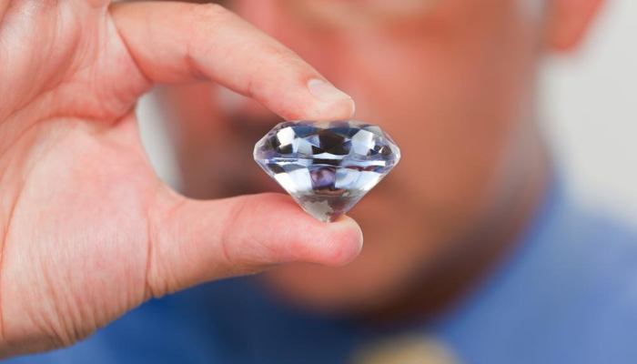How to tell if a diamond is real?